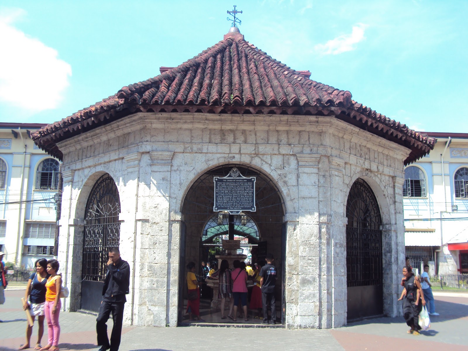 Basilica del Santo Niño: Magellan's Cross
