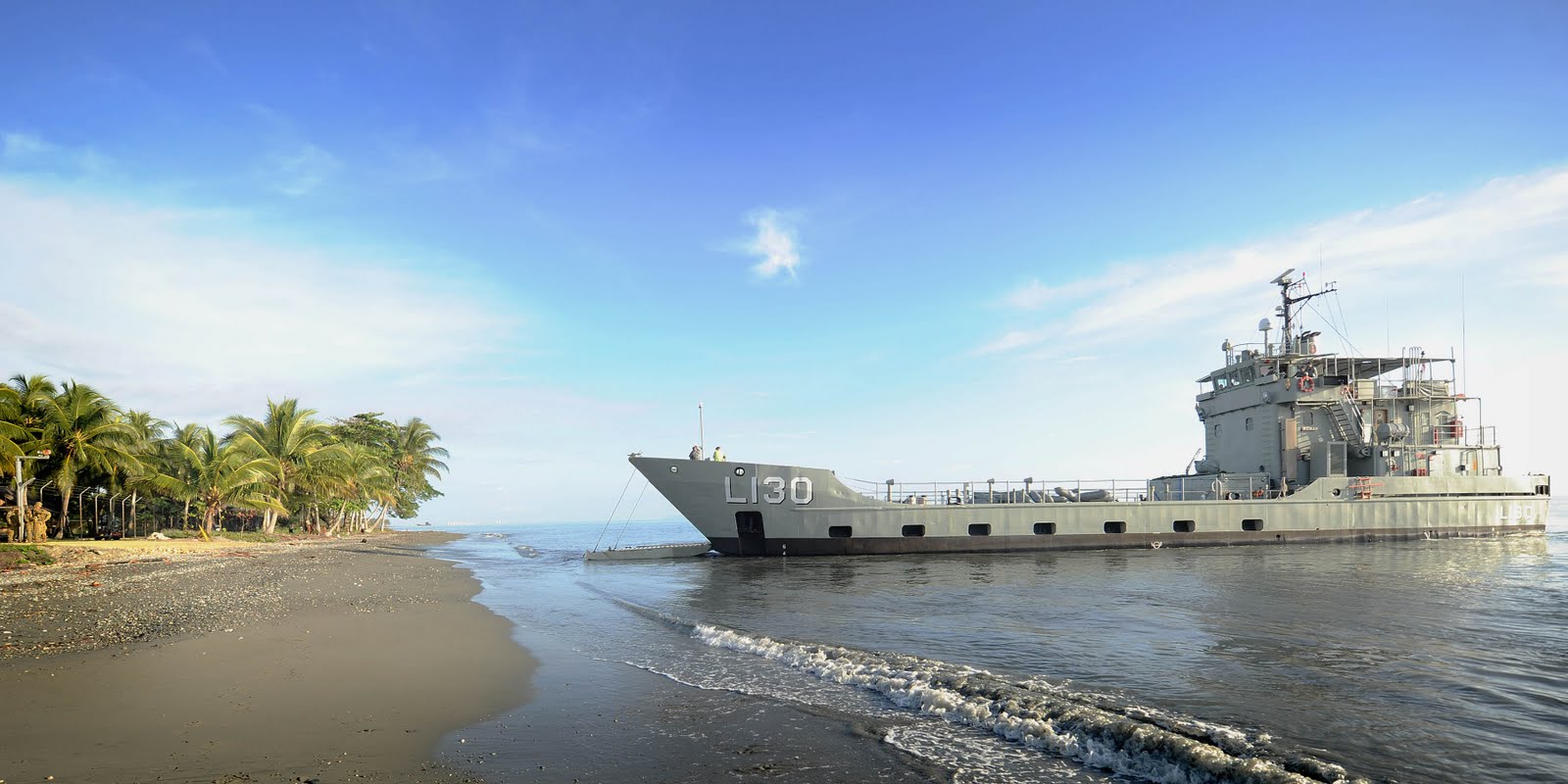 Naval Photos: HMAS Wewak (L130)