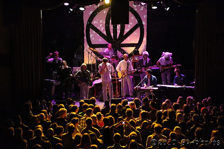 GA-Photos: Stanley Clarke Band feat. Hiromi @ the Blue Note > Gayngs ...