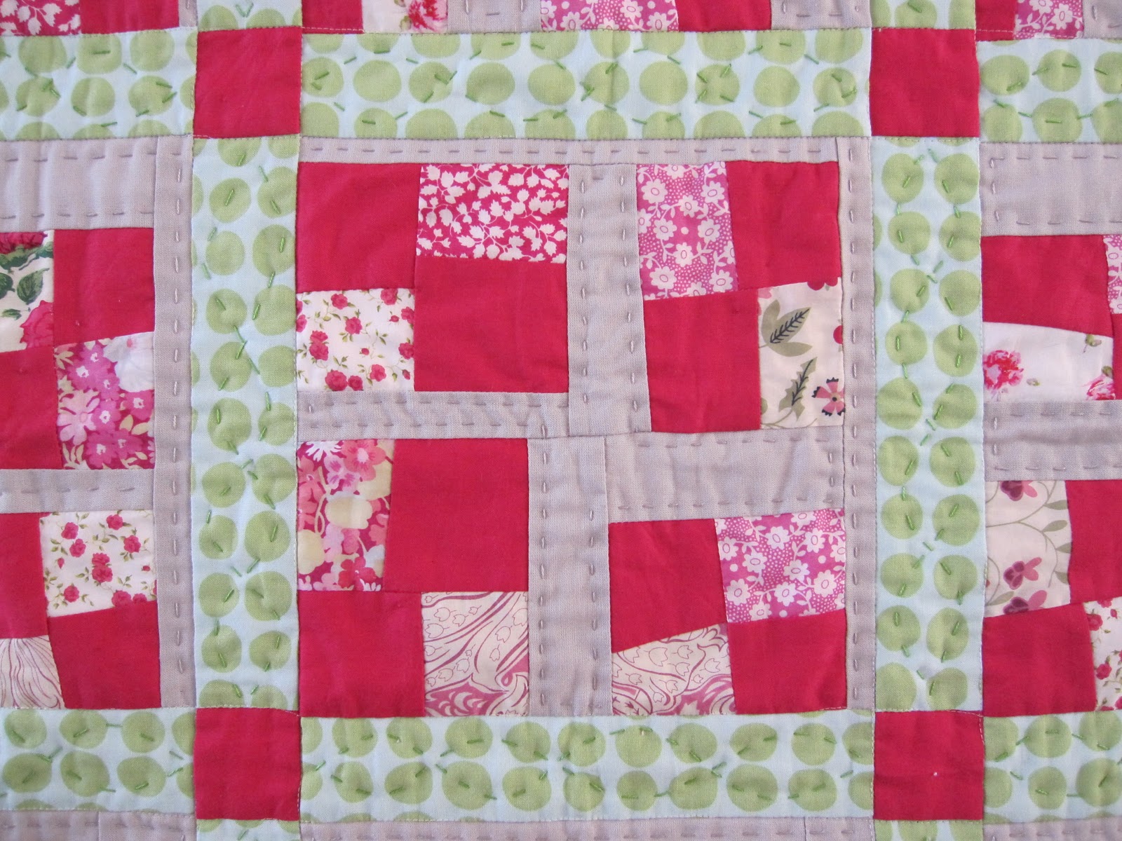 Kit-Bik Quilts: Liberated four patch - pinwheel FINISH