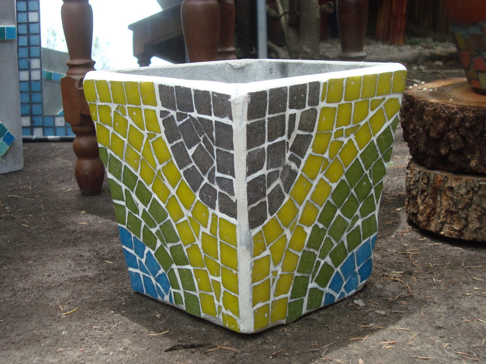 Elfo Artesanias: macetones en mosaico y trencadis