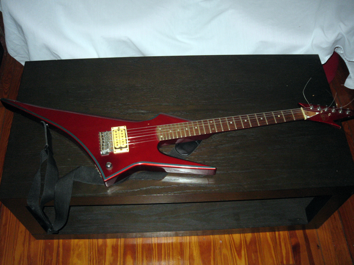 The Guitar Garage: Hondo H-1 Death Dagger ... and family ...