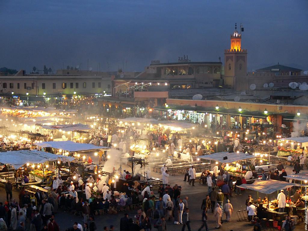 Morocco Travel Guide: The Djameaa El Fna - Morocco travel guide