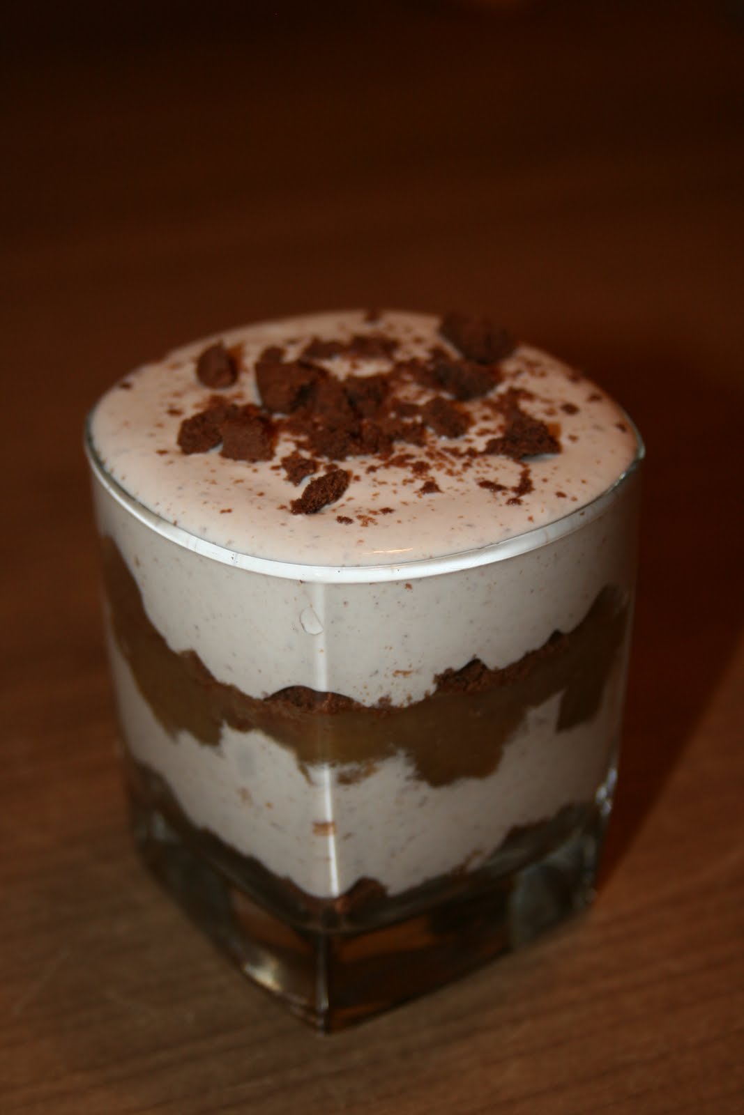 Minu katsetused köögis: Kihiline kama-õuna magustoit.