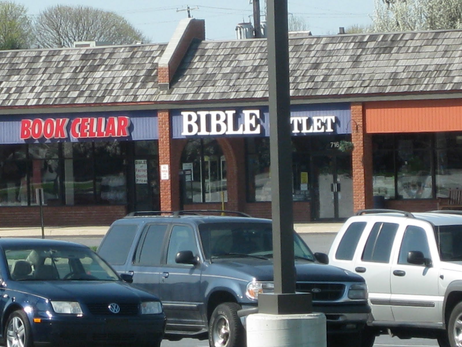 On Books and Biblios: Bible Outlet In Lancaster, PA