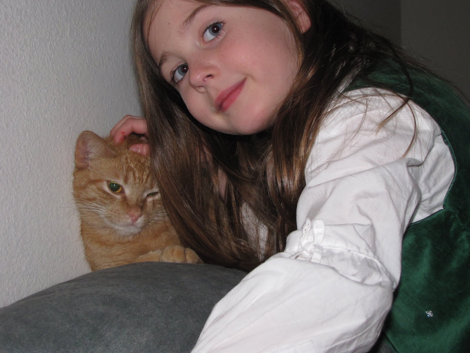 Life From A Cat's Perspective: Why Kids Should Have Pets!!