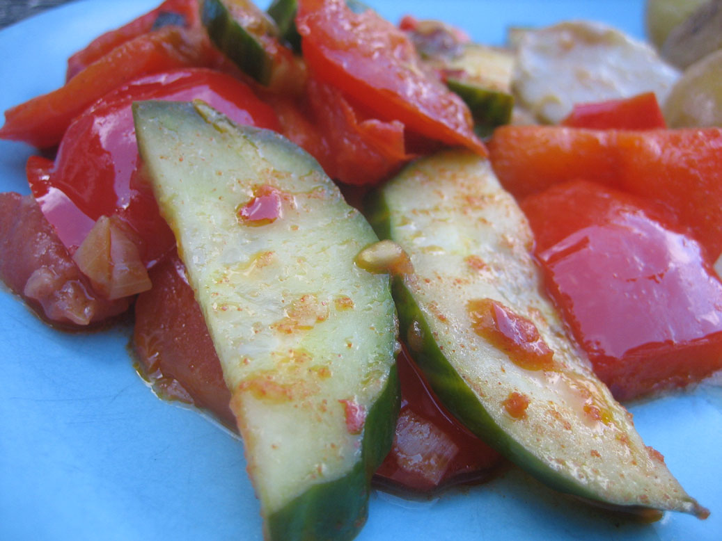 Stekt kolja med färskpotatis och stekt paprika