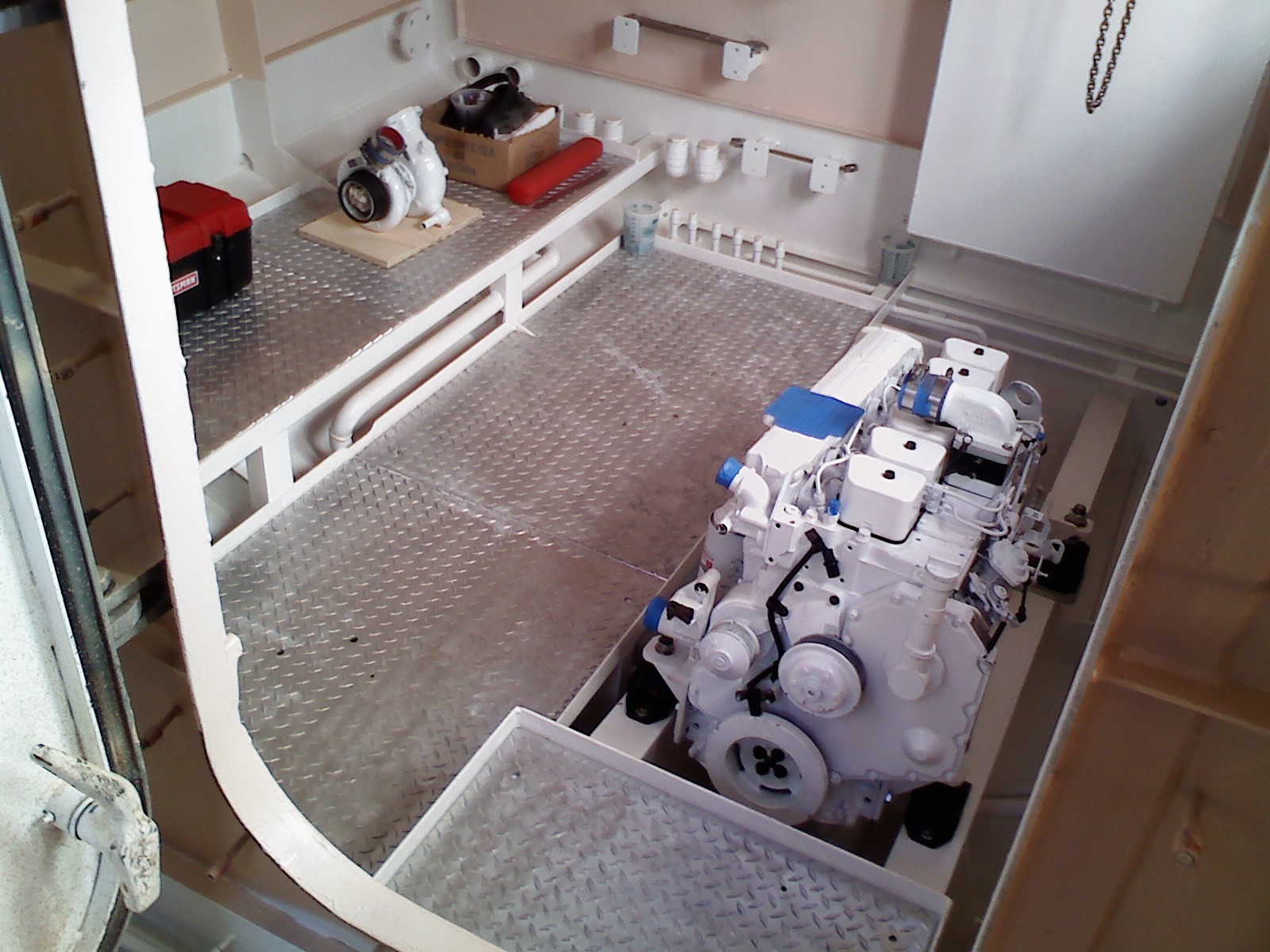 Building Koloa (Kama Hele): Engine room deckplates