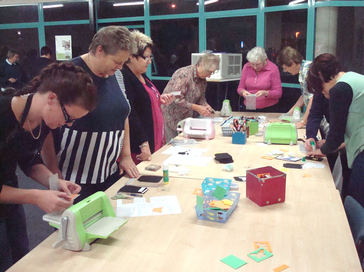 NZ Scrapbook NewZ: Top Secret Cuttlebug Series - 110 techniques. Starts ...