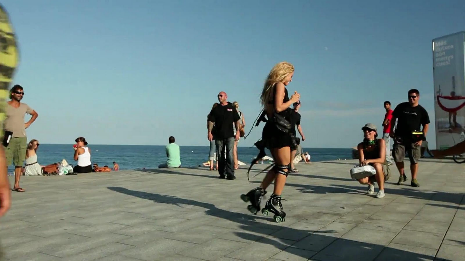 Music Maza: Shakira ft. Dizzee Rascal - Loca [2010]