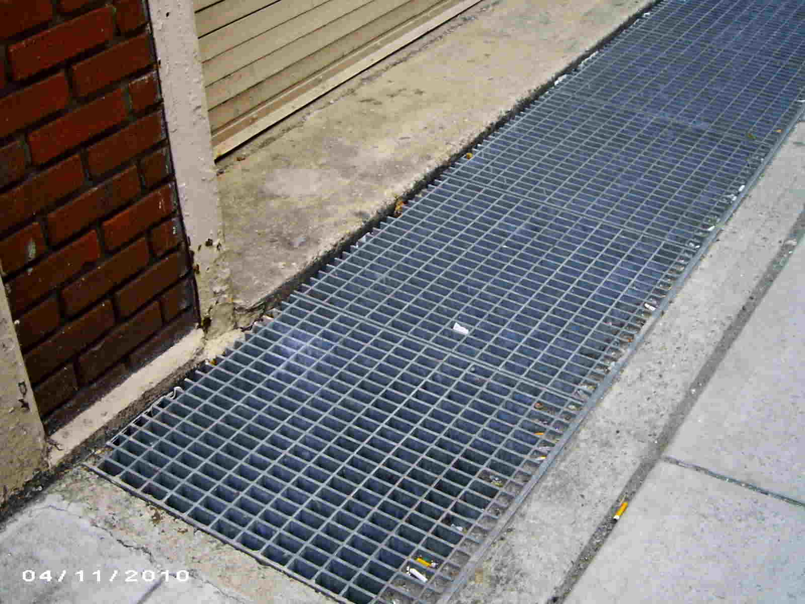 dressed2love: Slippery Subway Grates