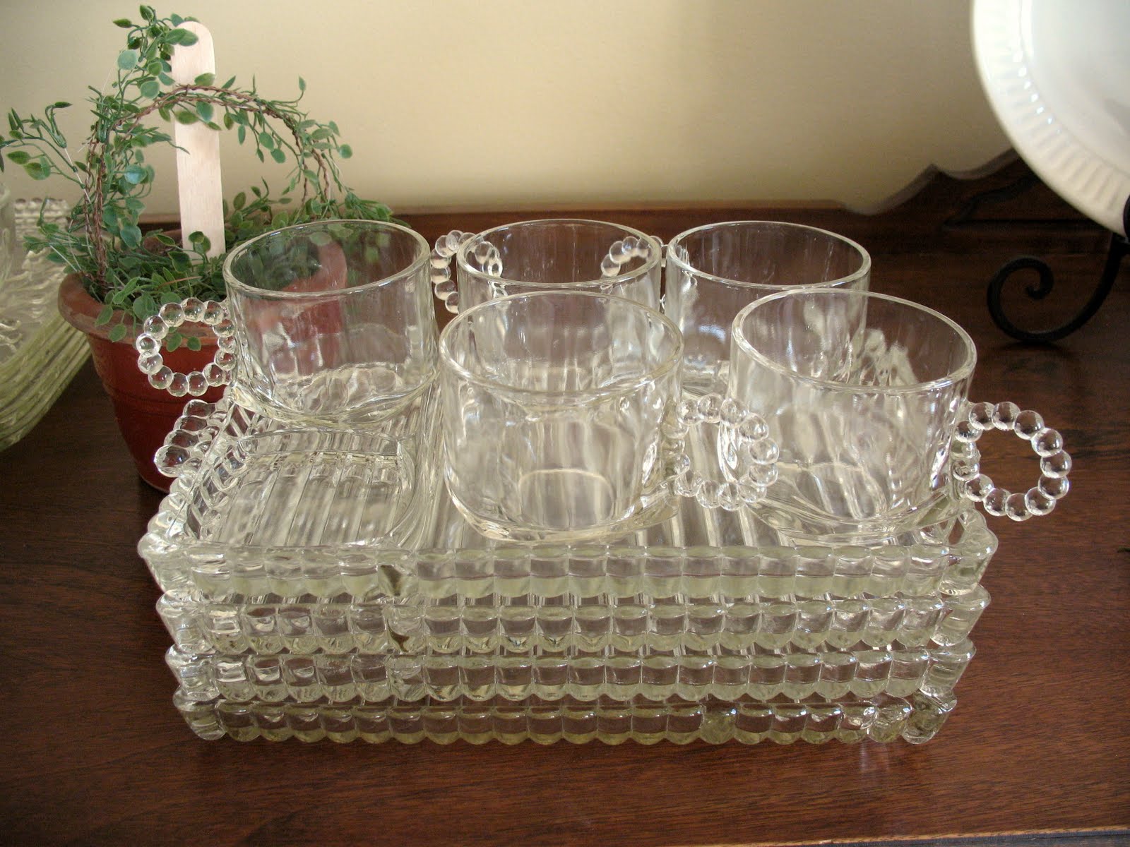 The Pink Peony of Le Jardin: vintage glassware