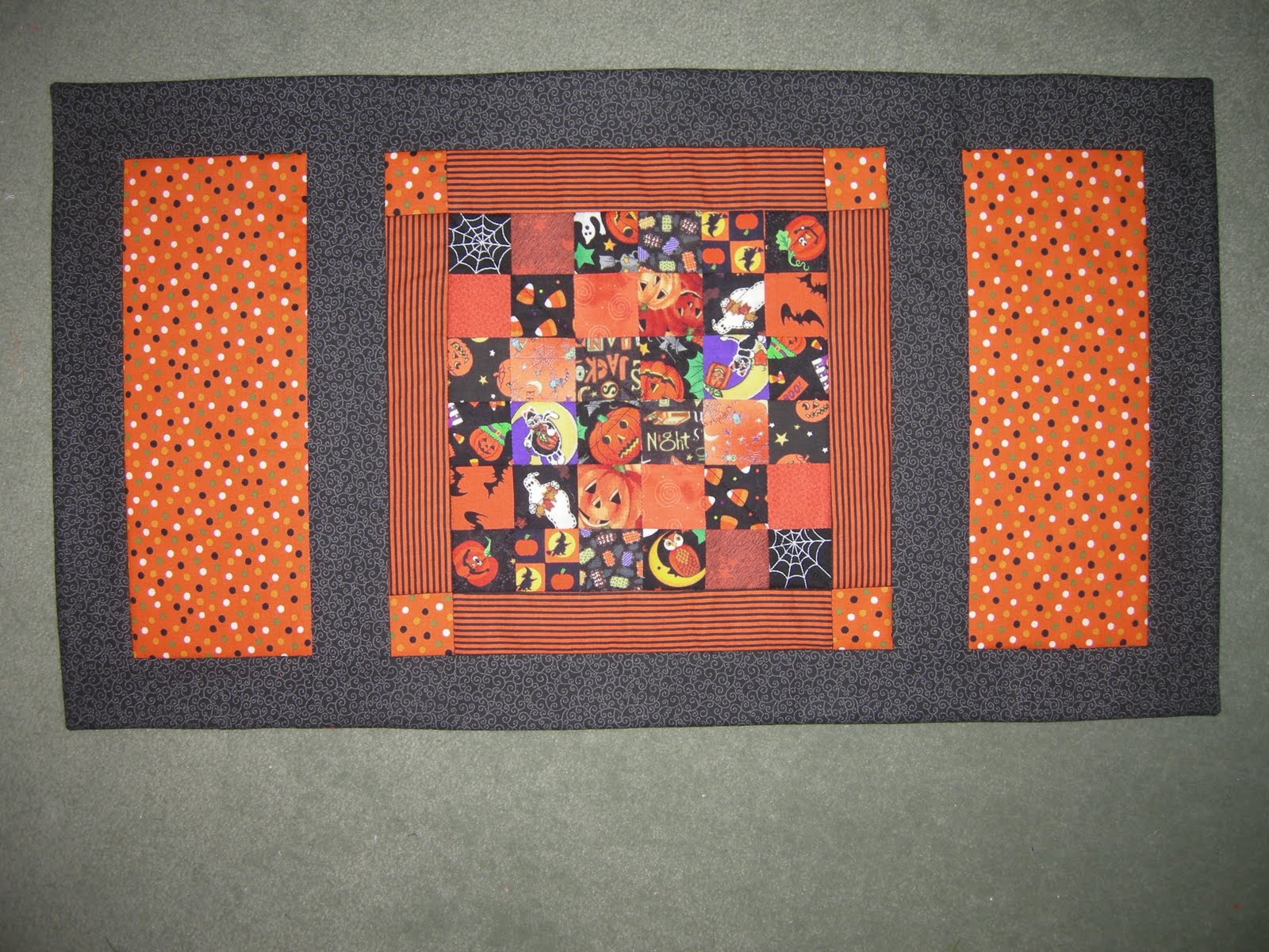 A Legacy of Stitches: "Sew Many Possibilities" = Halloween Table Runner!