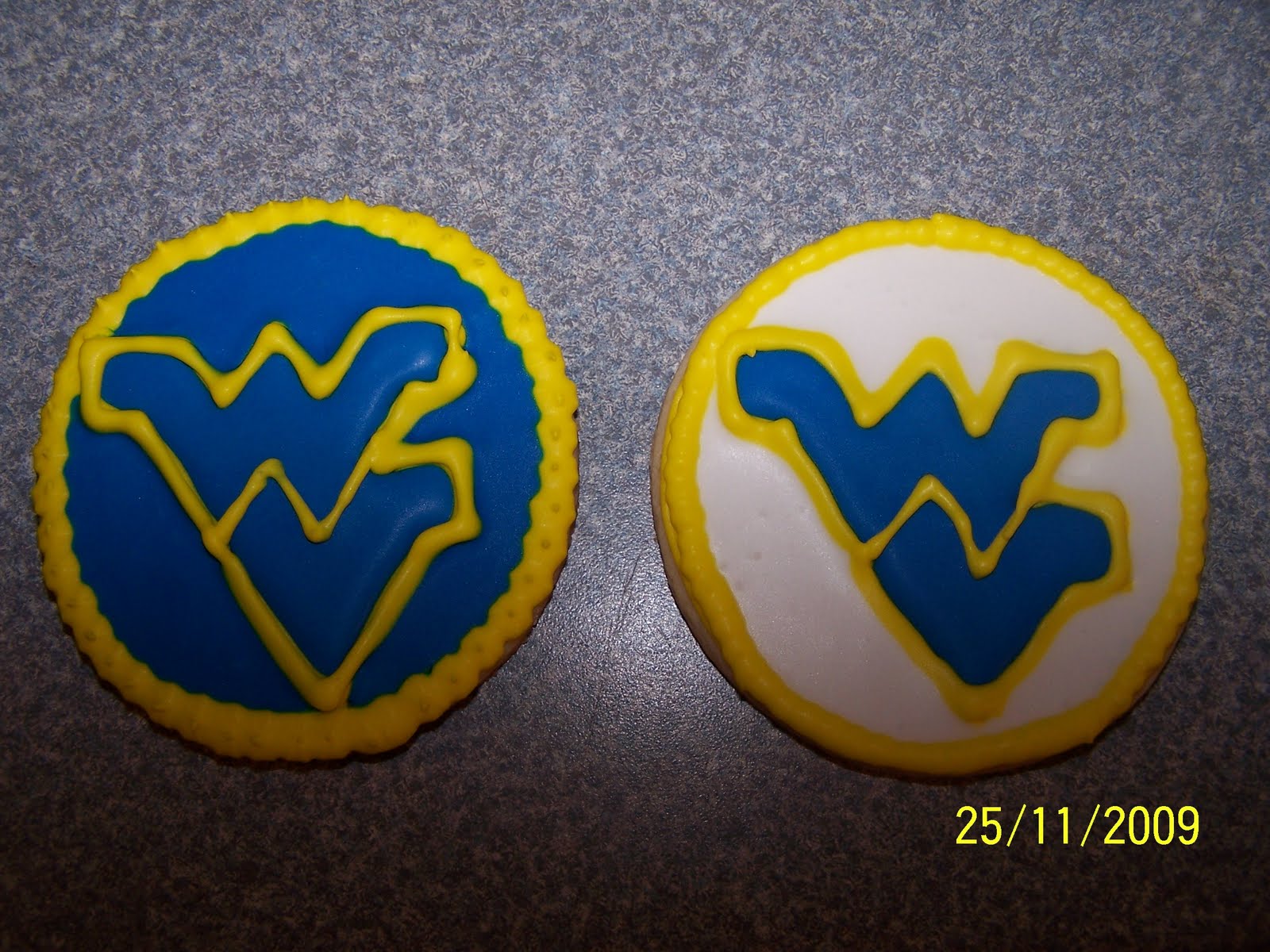 Edee's Custom Cakes: WV cookie bouquet