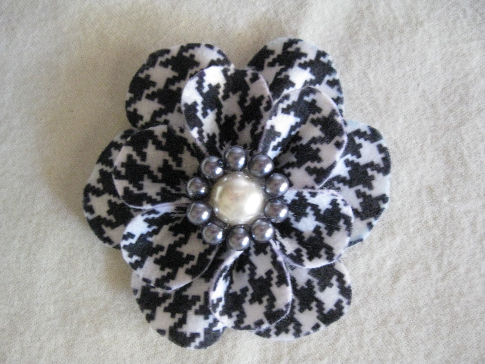 This Lil' Birdie: This Lil' Birdie is Crafty: Felted Flowers