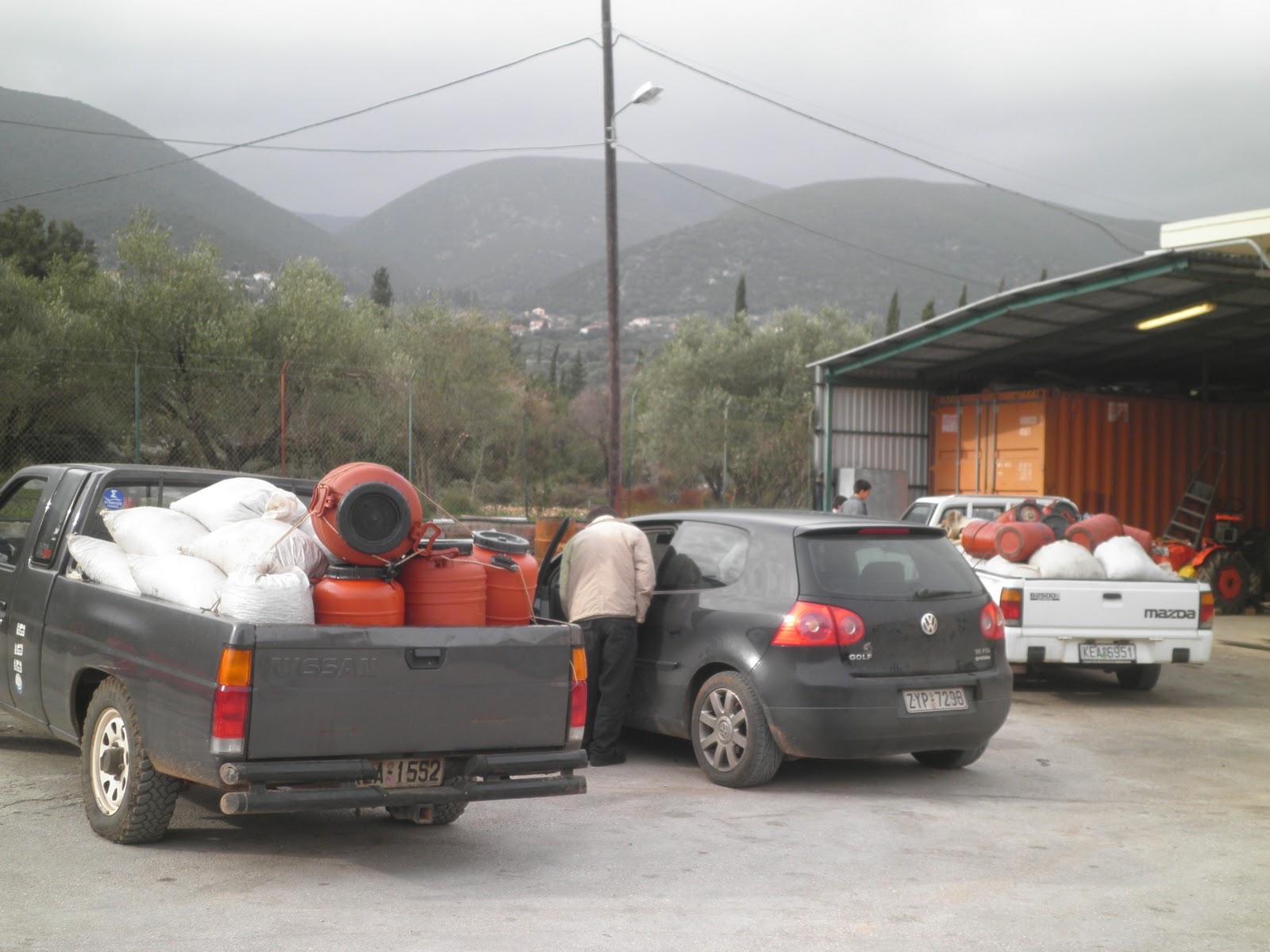 vlahata samis ΚΕΦΑΛΟΝΙΑ: ΦΩΤΟΓΡΑΦΙΕΣ ΑΠΟ ΤΟ ΕΛΑΙΟΤΡΙΒΕΙΟ ΣΤΑ ΧΑΛΙΩΤΑΤΑ.