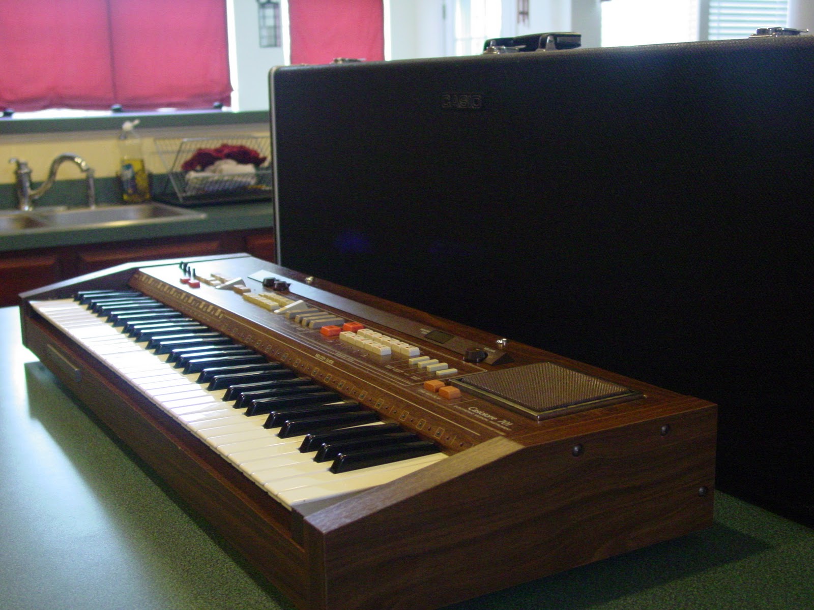 SolidStateCollective: Casio Synthesizer - Casiotone 701