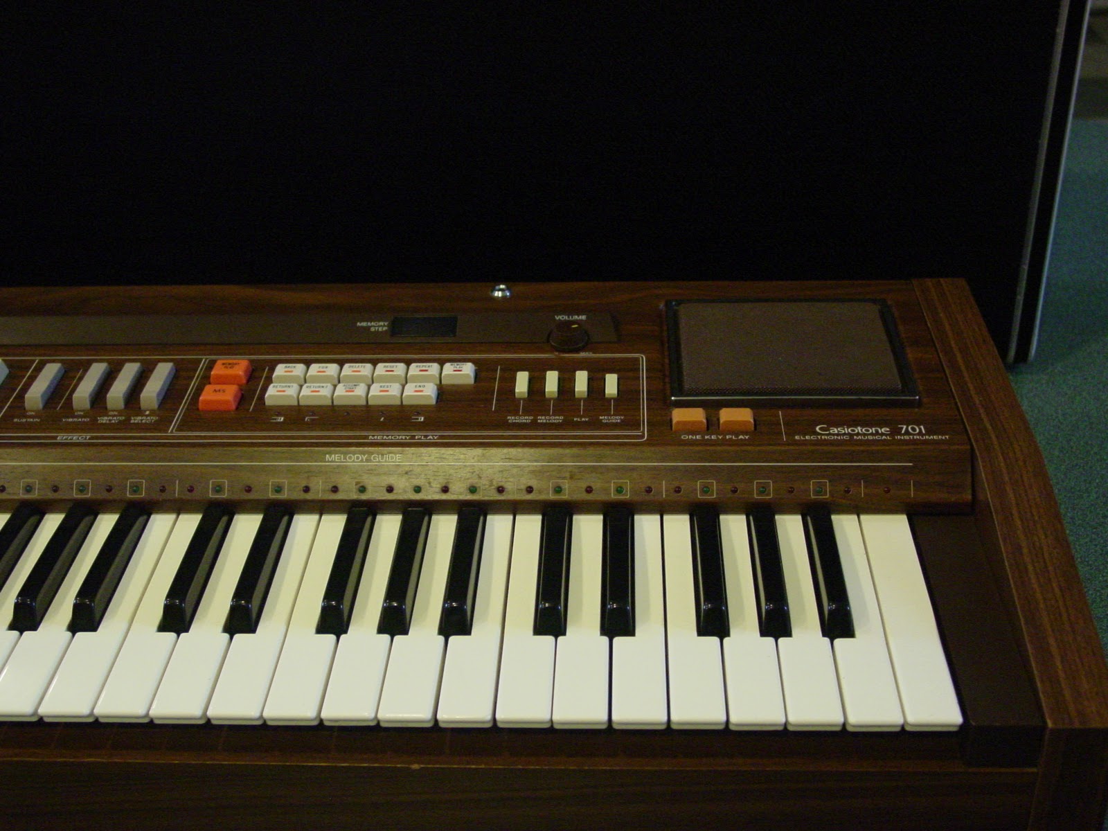SolidStateCollective: Casio Synthesizer - Casiotone 701