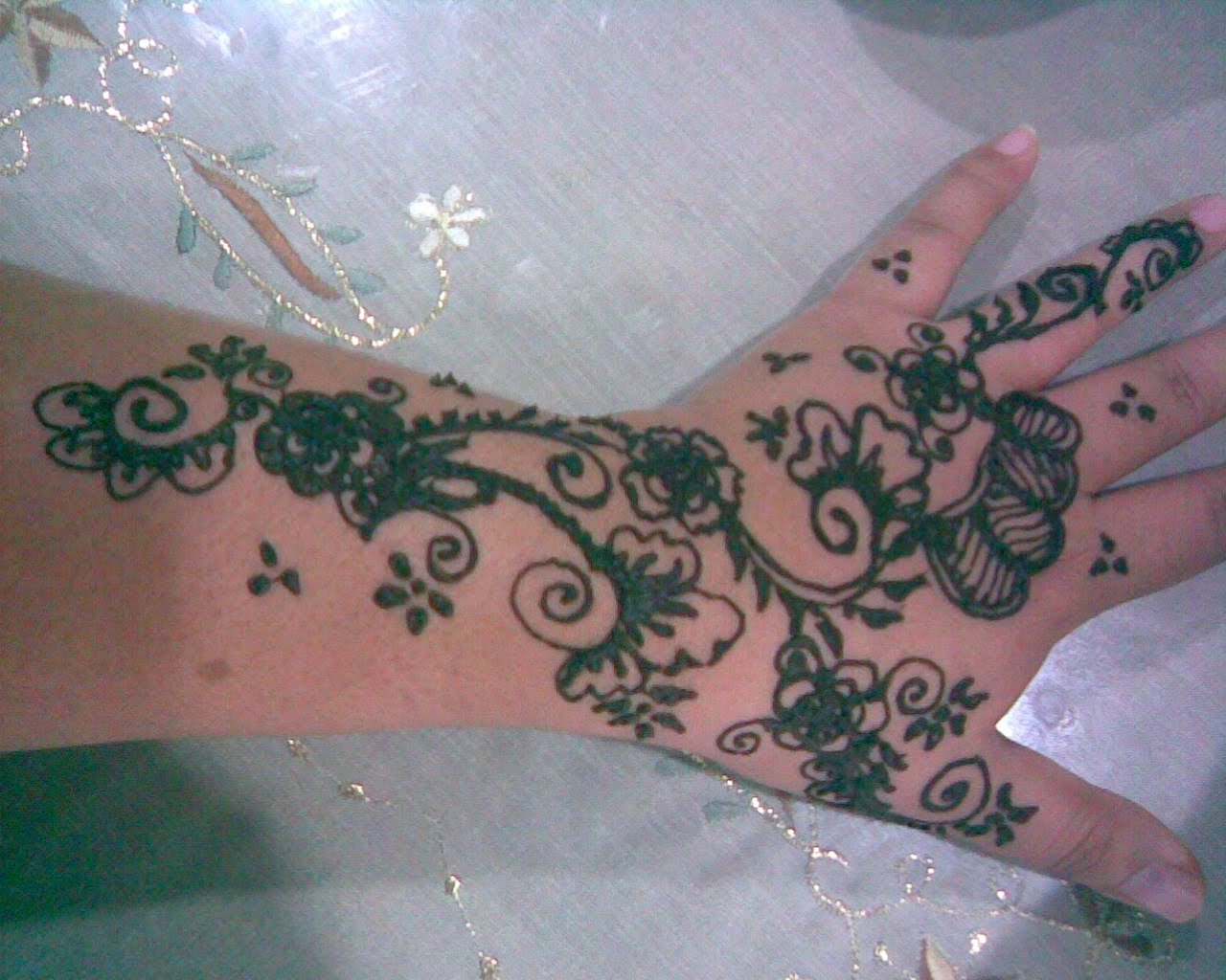 PERKHIDMATAN UKIRAN INAI PENGANTIN: Inai ukiran Bunga separa