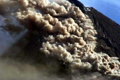 geografi lingkungan: Profil dan Sejarah Letusan Gunung Merapi