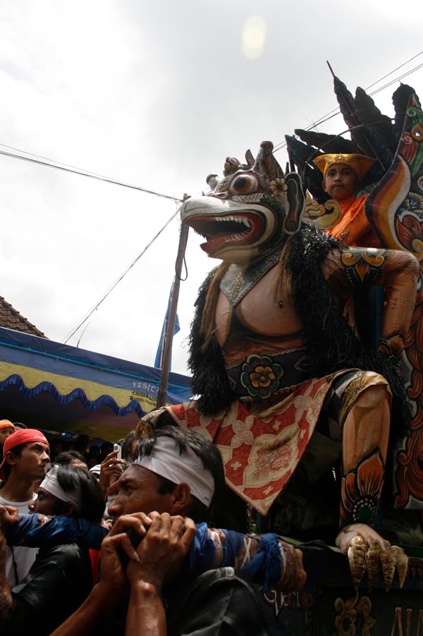 iRa in the psychoLand~*~*: UPACARA KEBO-KEBOAN Bagian 5 : The Show 2