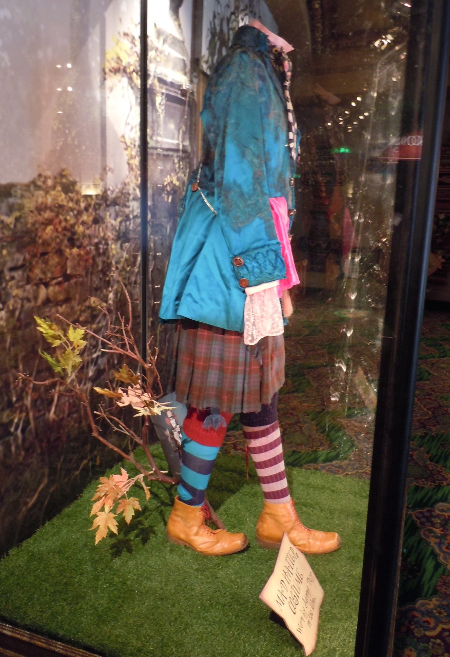 Hollywood Movie Costumes and Props: Johnny Depp's Mad Hatter costume ...