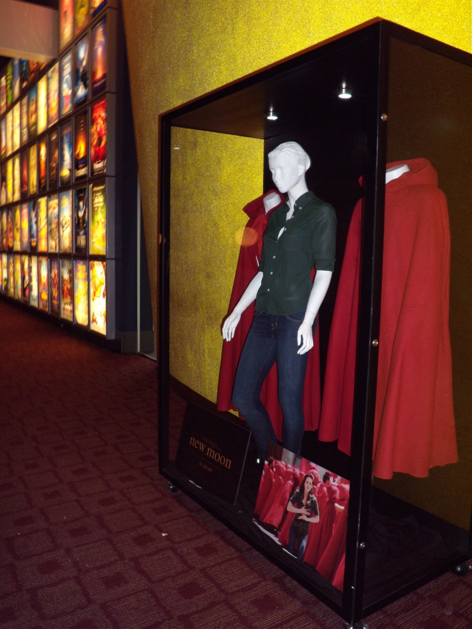 Kristen Stewart's 'Bella' outfit from The Twilight Saga - New Moon ...