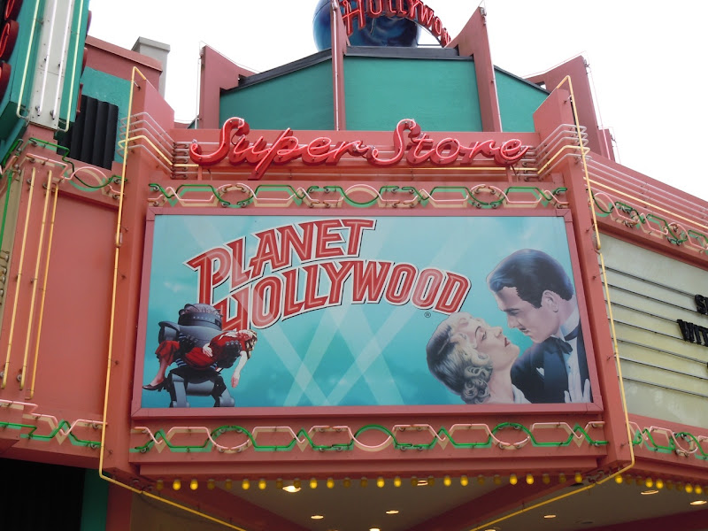 Hollywood Movie Costumes and Props: Costumes and props on display at ... Hollywood Movie Costumes and Props: Costumes and props on display at ...