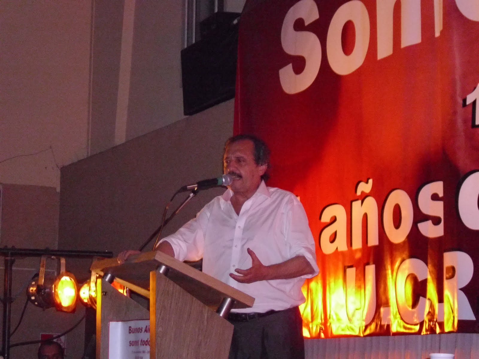 MOVIMIENTO BOINA BLANCA - UNIÓN CÍVICA RADICAL: Ricardo Alfonsín en la comuna 11