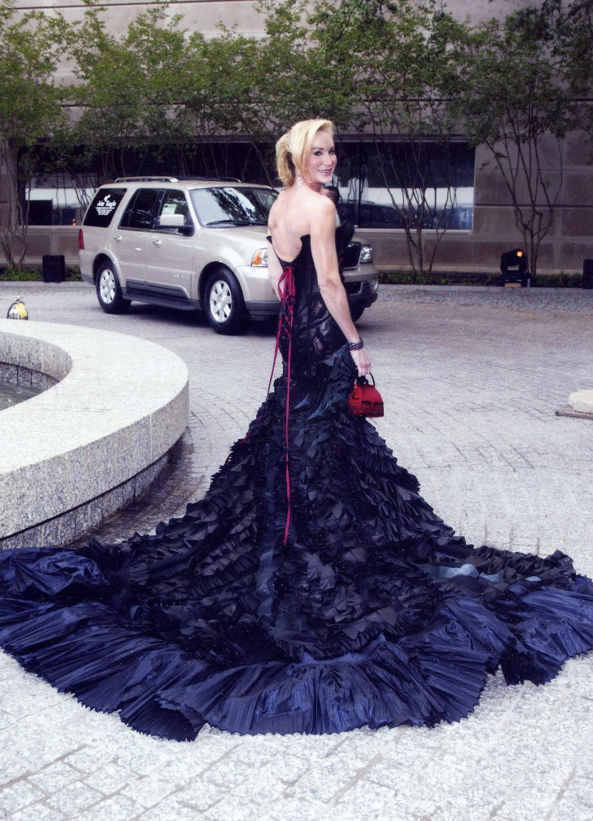 MASTER the ART of STYLE: Style Diary: The Glamorous Angie Barrett