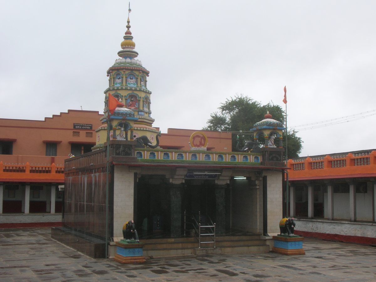 Life at Dharwad: Ulavi Basaveswara Gudi