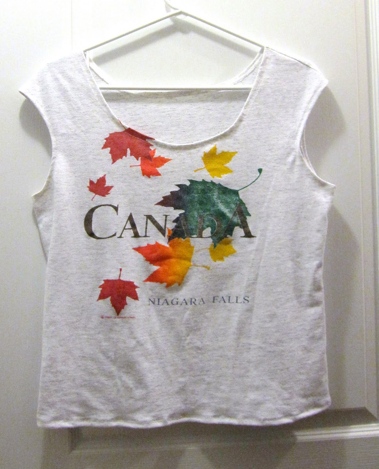 Frou Frou by lovenicky: T-shirt Refashion - Simplicity 4699