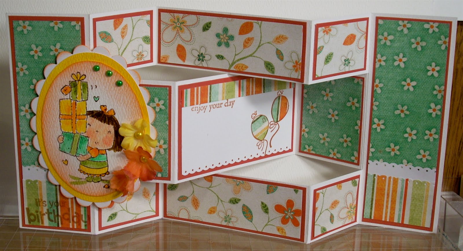 PaperArts Cafe: Technique Tuesday - Tri-fold Shutter Card