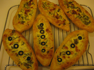 Pan turco "Pide" con queso y espinaca - Mis recetas favoritas by Hilmar