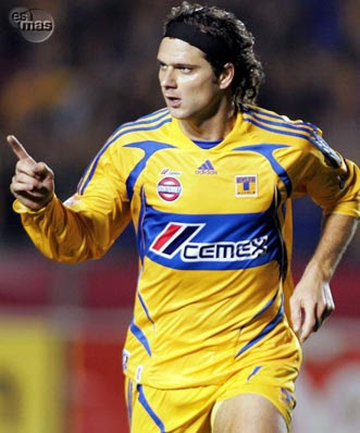 ΑΕΚ ΣΗΜΑΙΝΕΙ ΕΠΙΘΕΣΗ