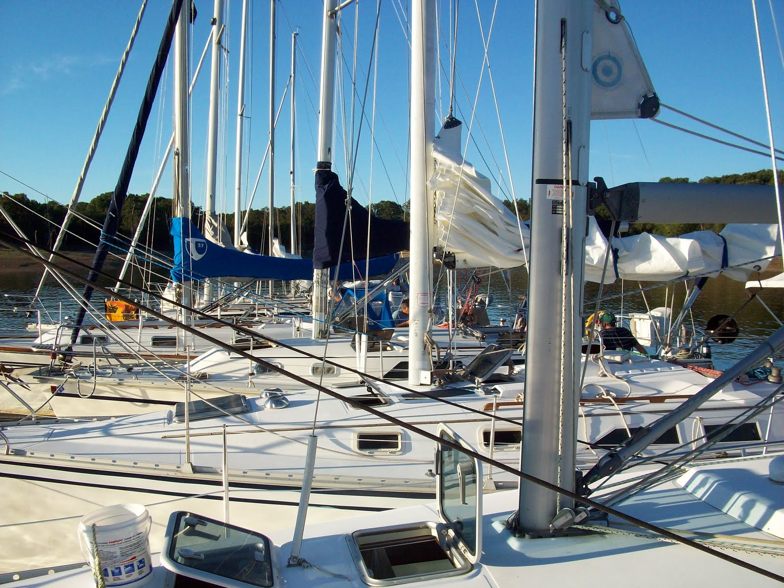 MacGregor 26M Sail Log: Gusty Sailing, Labor Day Weekend!