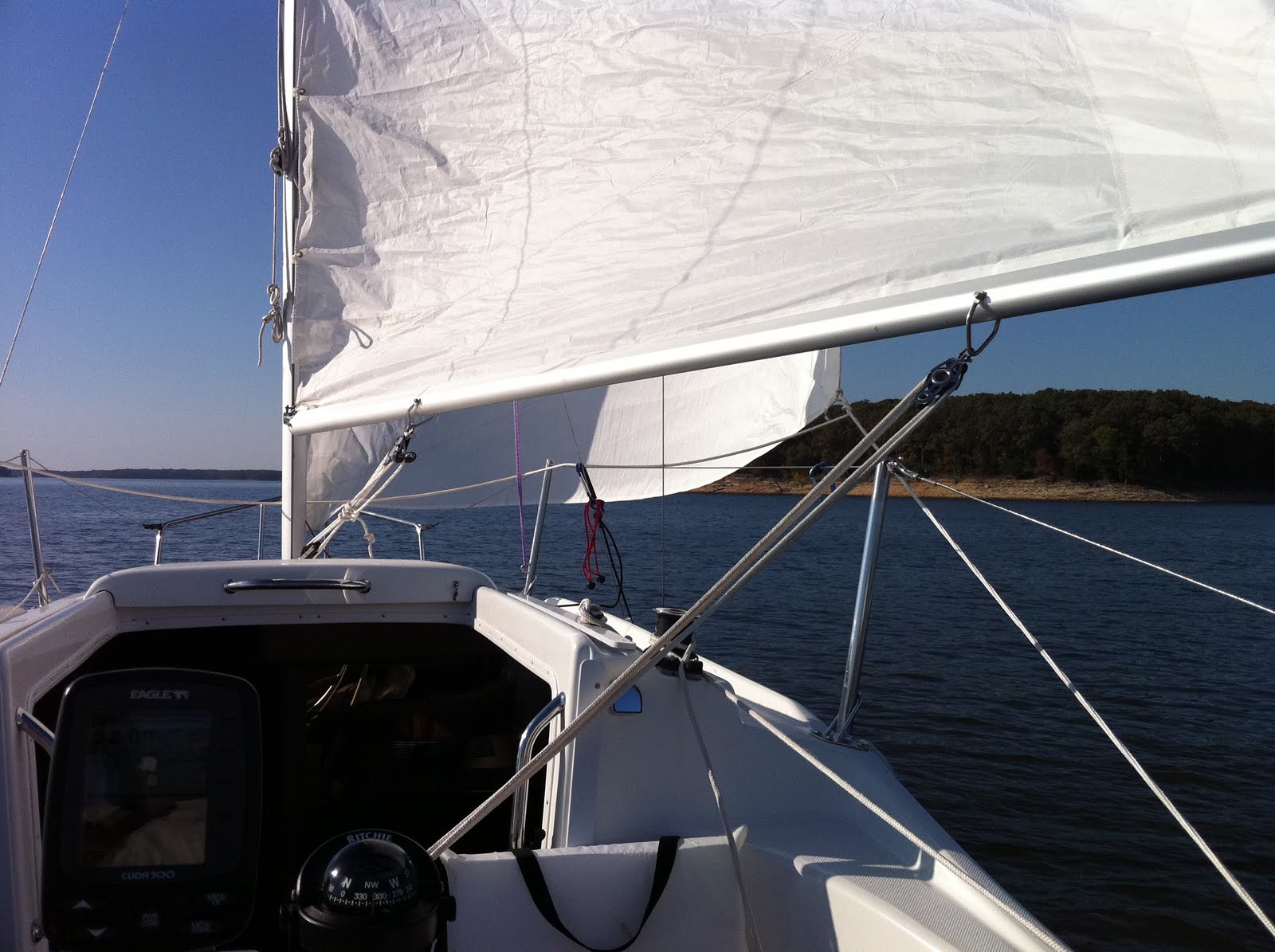 MacGregor 26M Sail Log: Lazy Weekend cruising Mark Twain Lake