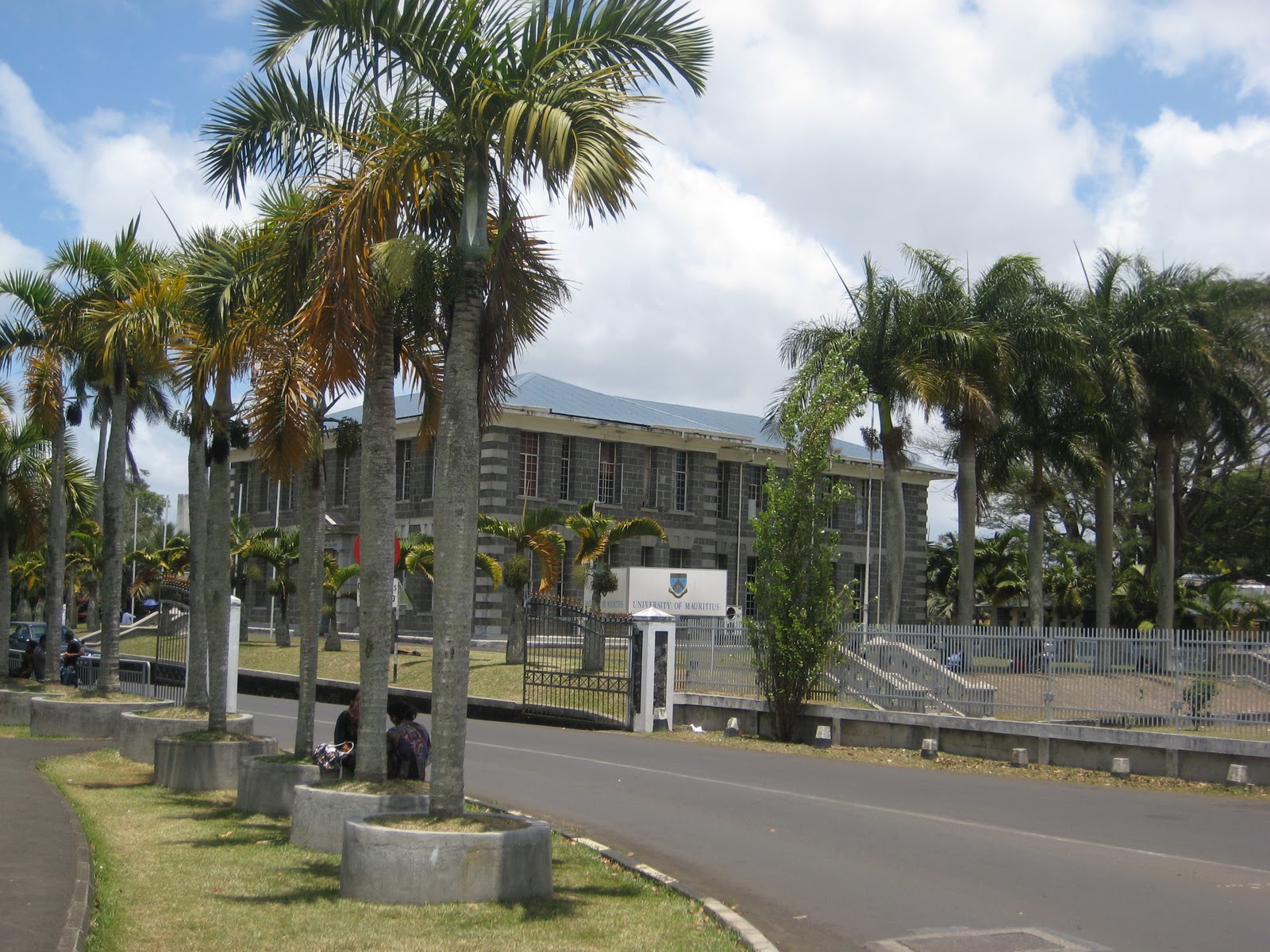 Alabamians in Mauritius: A Tour of the University