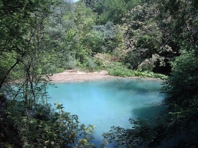 Goumentza Magic Place: Γαλαζια λιμνη Σκρα