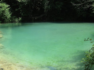 Goumentza Magic Place: Γαλαζια λιμνη Σκρα