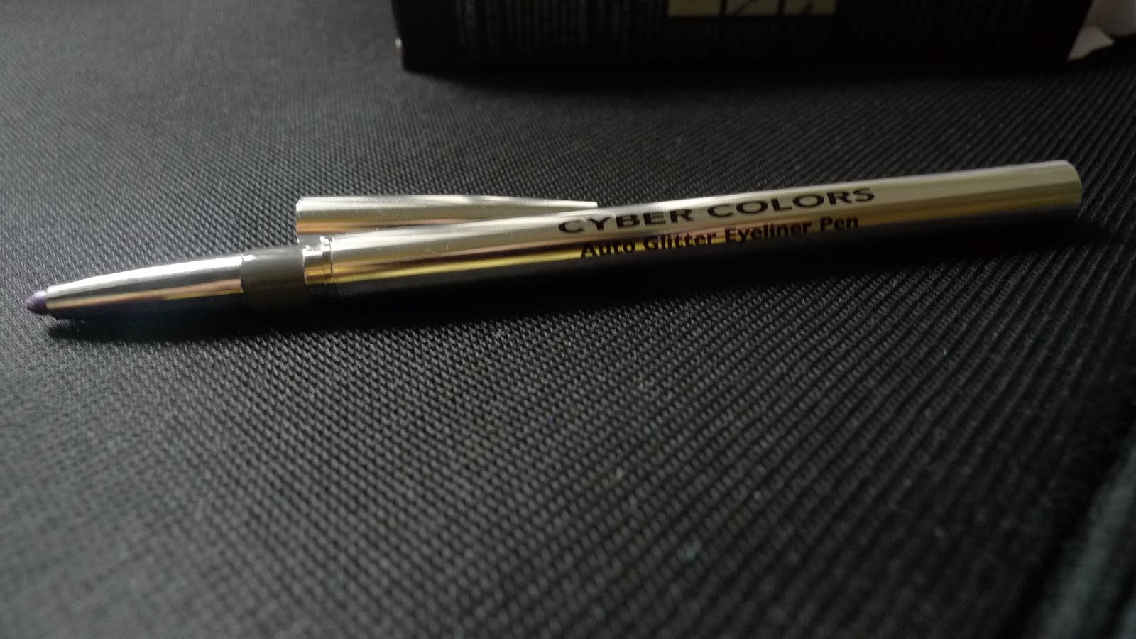 Fashion Asia: Cyber Colors Auto Glitter Eyeliner Pen
