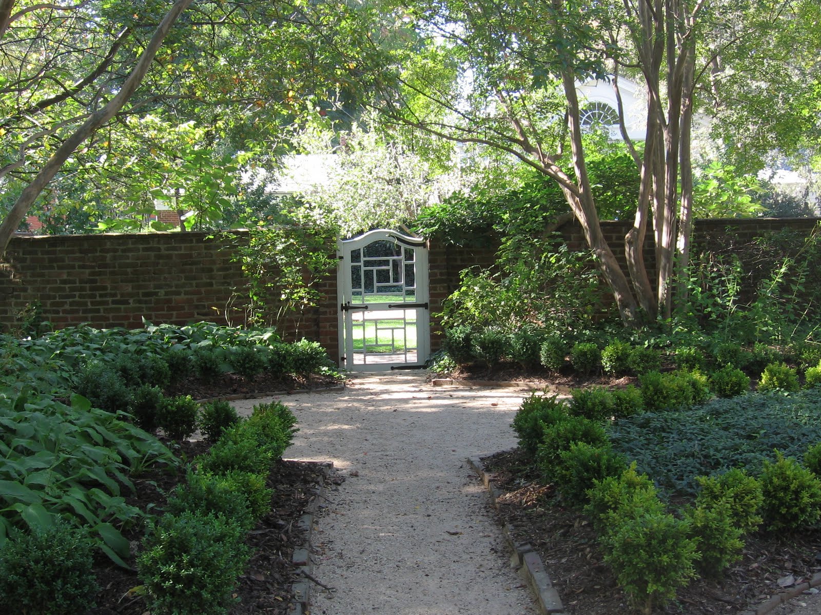 Hoo Stories: A UVa Student Blog: Spring in the Gardens