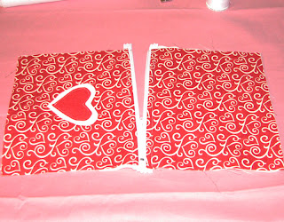 Sew Fantastic: Tutorial:: Valentine Padded Zipper Pouches