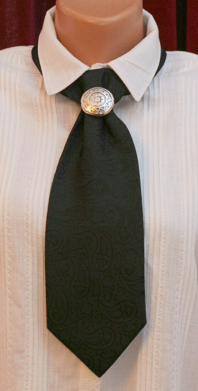 Arta Vintage: cod 133, Cravata dama, disponibil