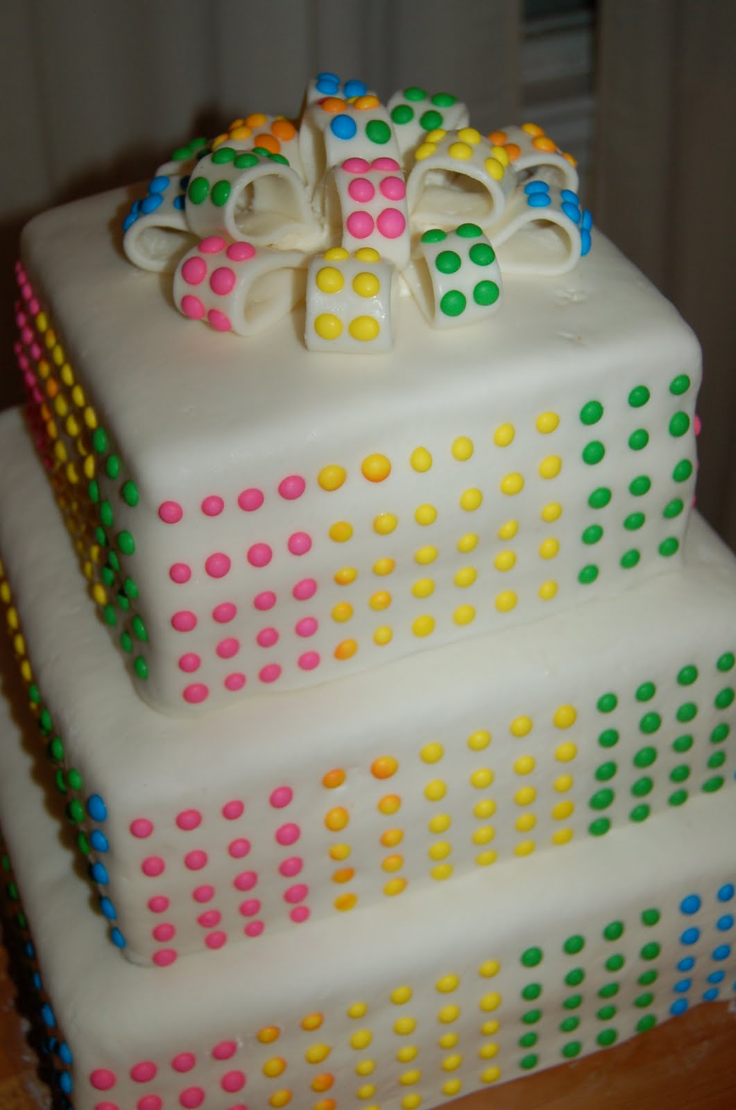 Gracie's Cakes: CANDY DOT CAKE