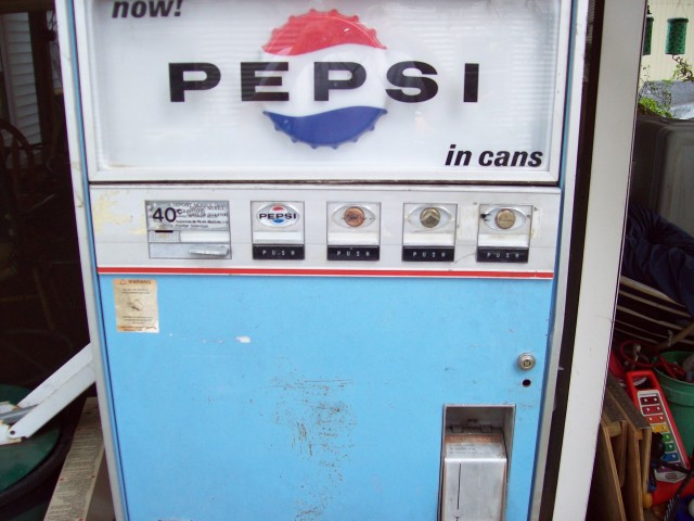 Trinetee, you are what you eat: Old Pepsi machine