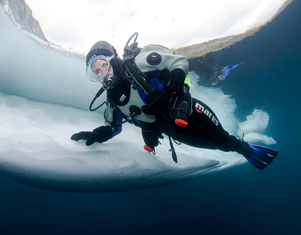 Swimming Under Ice ... Switzerland ( xclusive Shots ) ~ oldShotsWorld