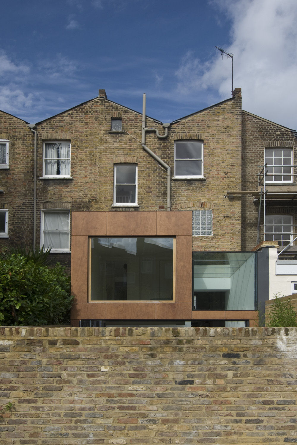 Minimalist Architecture and Home Interior: Camden Pod extension completes