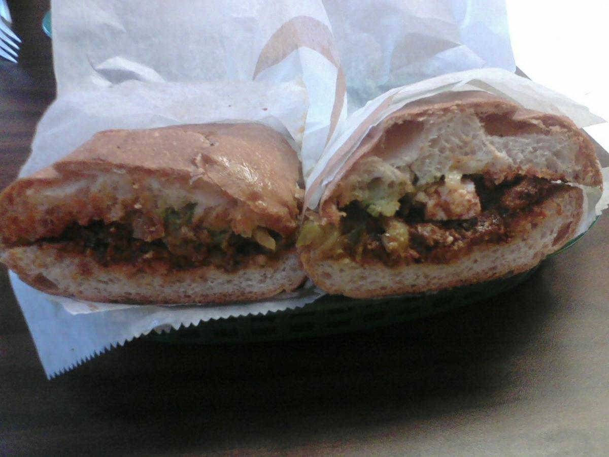 A Distinguished Gentlemans Guide to Dining.: Las Ricas Tortas