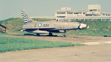 飛行場の測候所: 新入手的F100模型